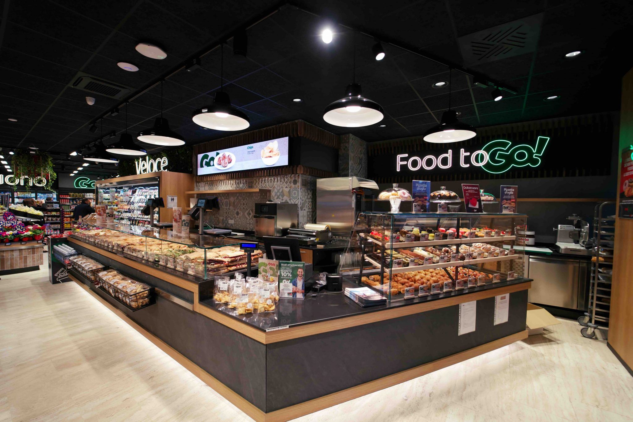CRAIGO! debuts in Turin: a 175-square-meter urban convenience store ...